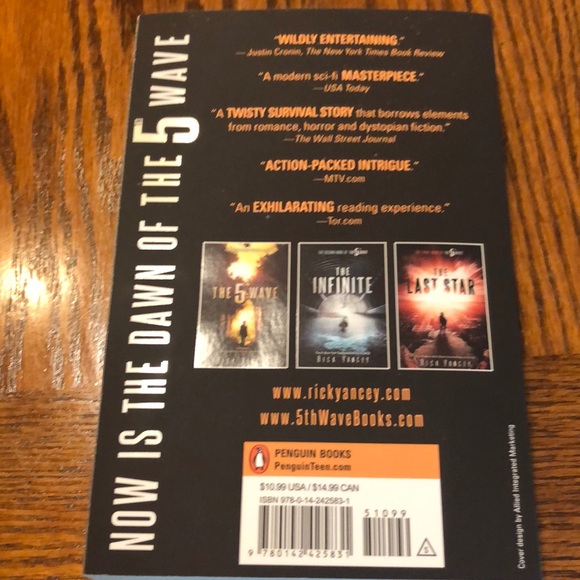 Penguin Books | Accents | The 5th Wave Book | Poshmark